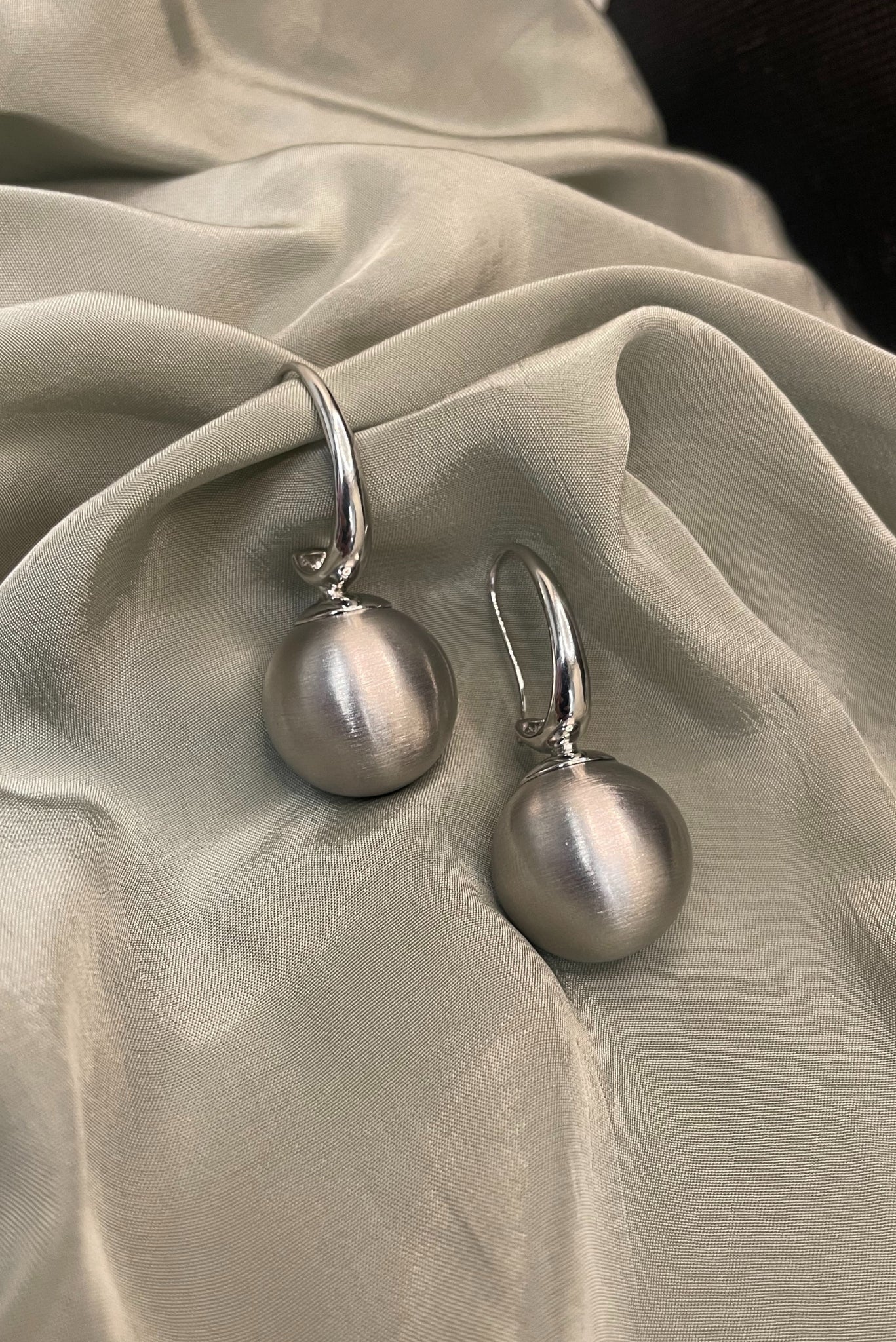 Danglers for Women:Shop Gold, Silver & Pearl Styles - Nolabels