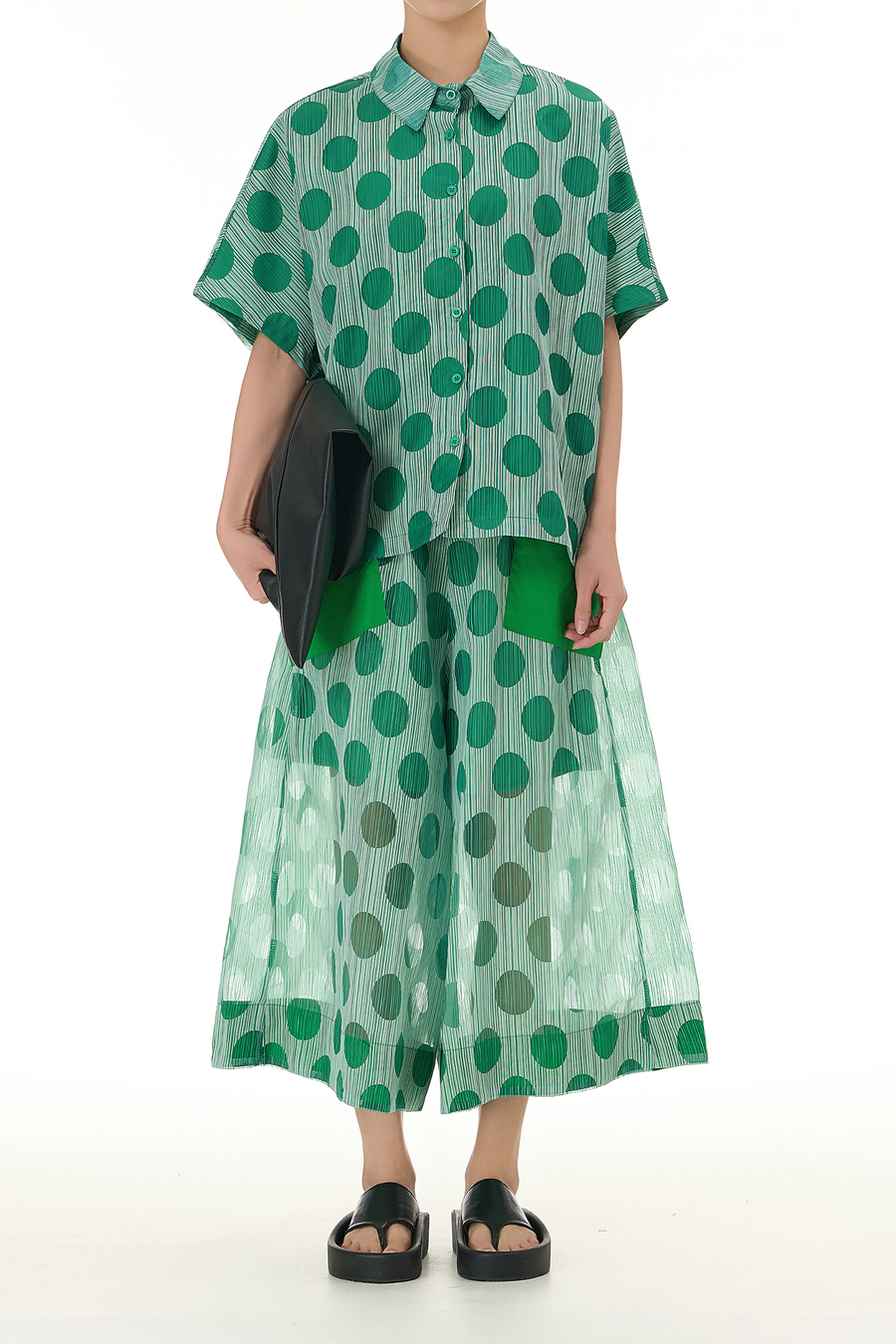 Streetwear for Women: Casual & Chic Apparel by NoLabels - Nolabels