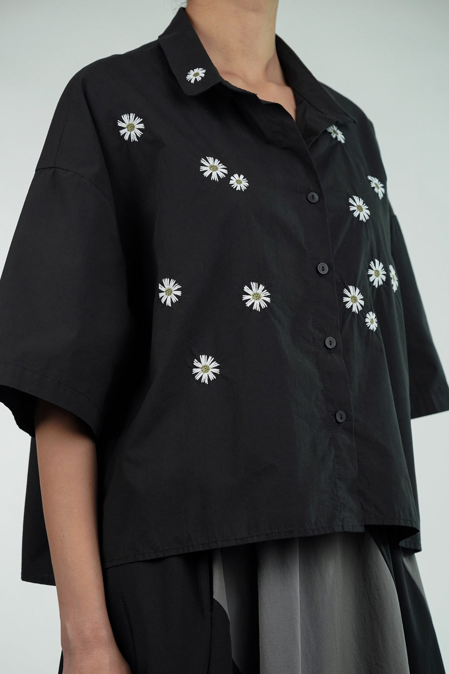 Streetwear for Women: Casual & Chic Apparel by NoLabels - Nolabels